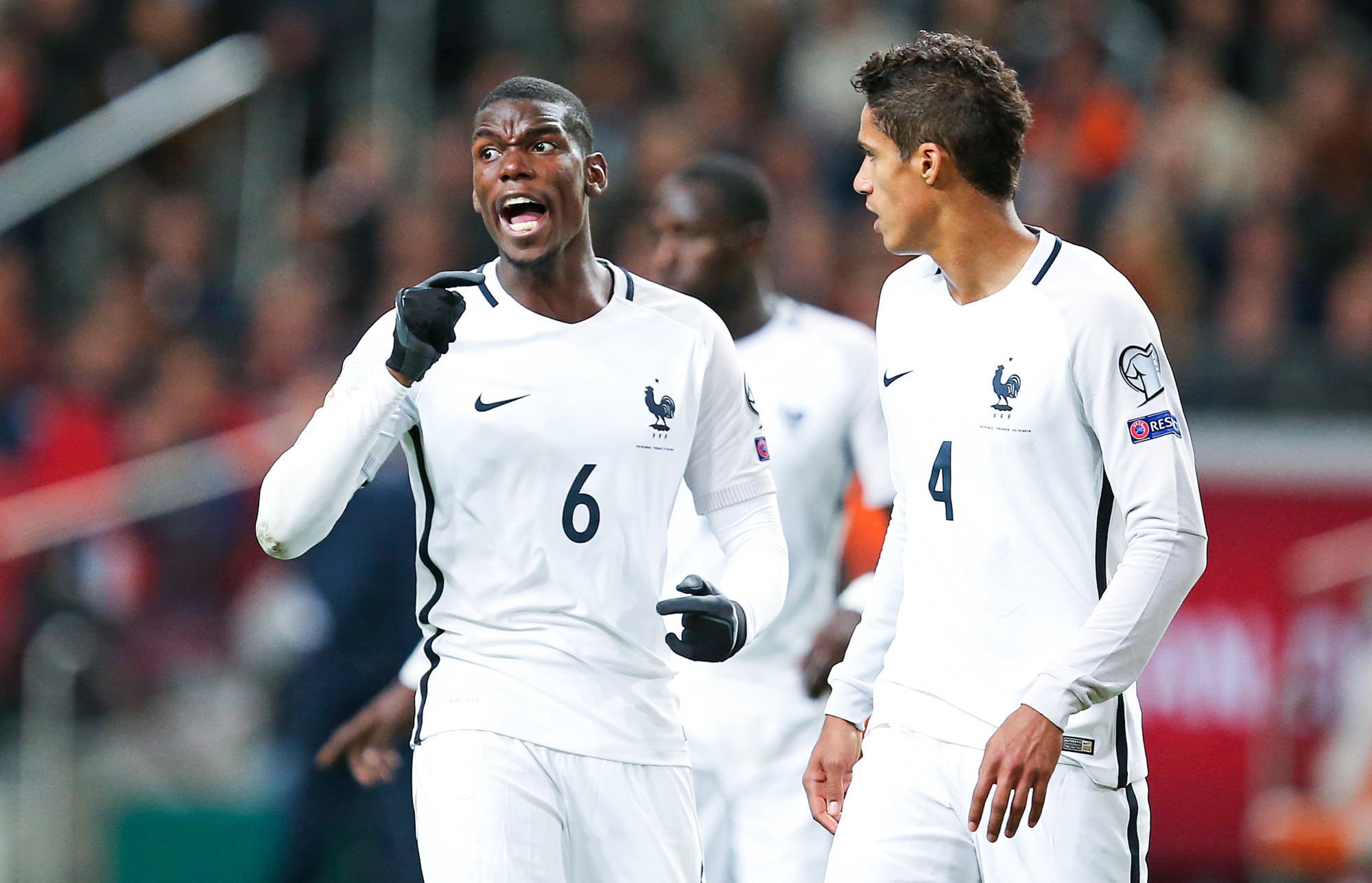 Manchester United compte sur Varane pour convaincre Pogba de rester ...