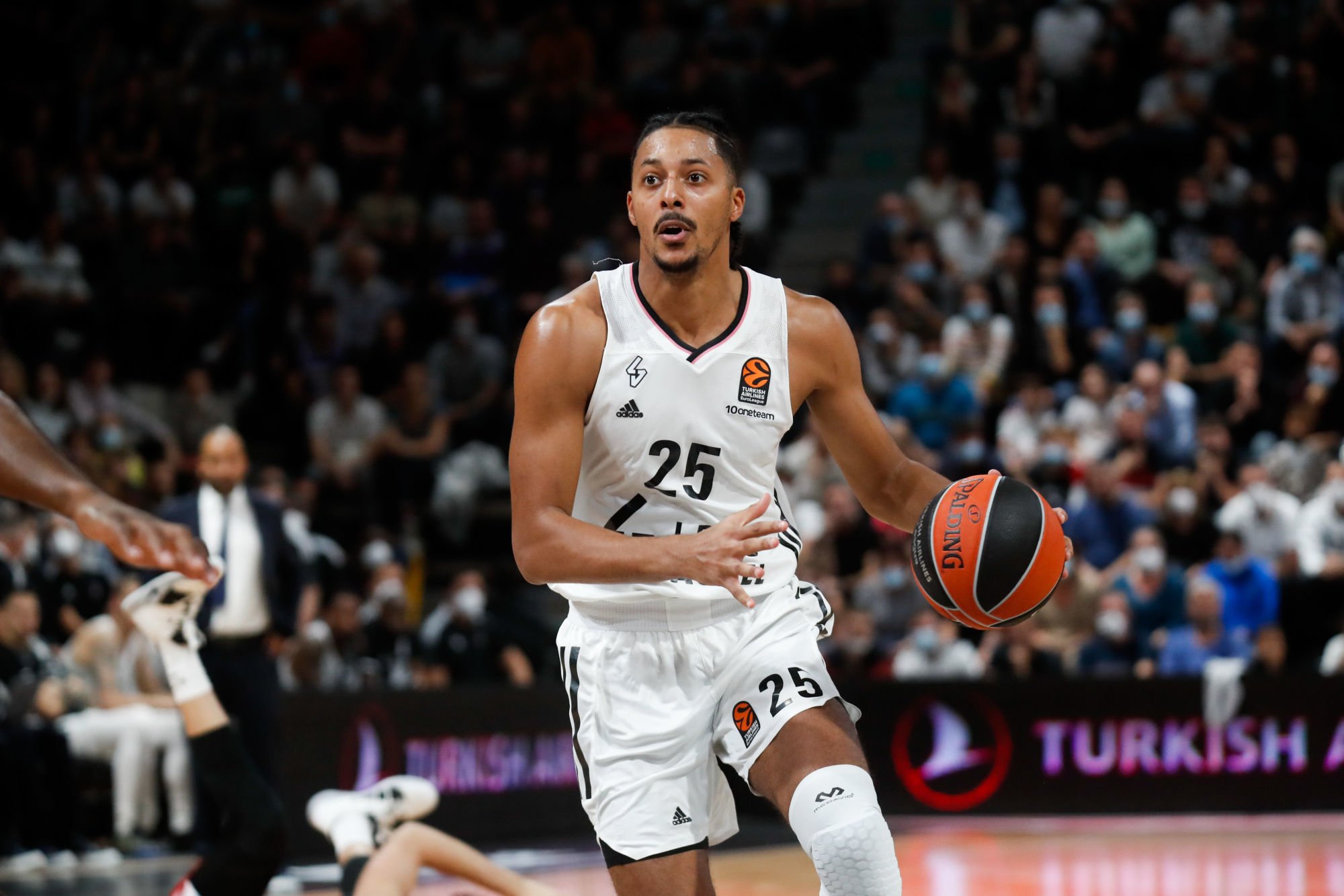 Euroligue : un tour de magie de William Howard donne la victoire à l ...