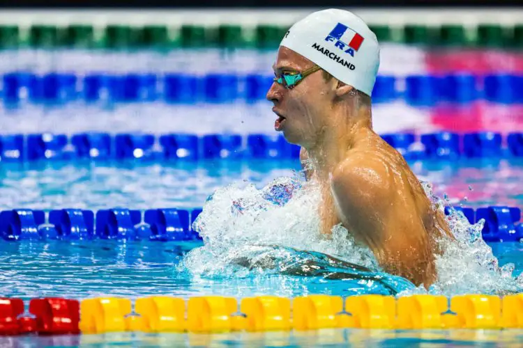 Mondiaux de natation : Léon Marchand décroche le titre de champion du monde en 400 m 4 nages ...