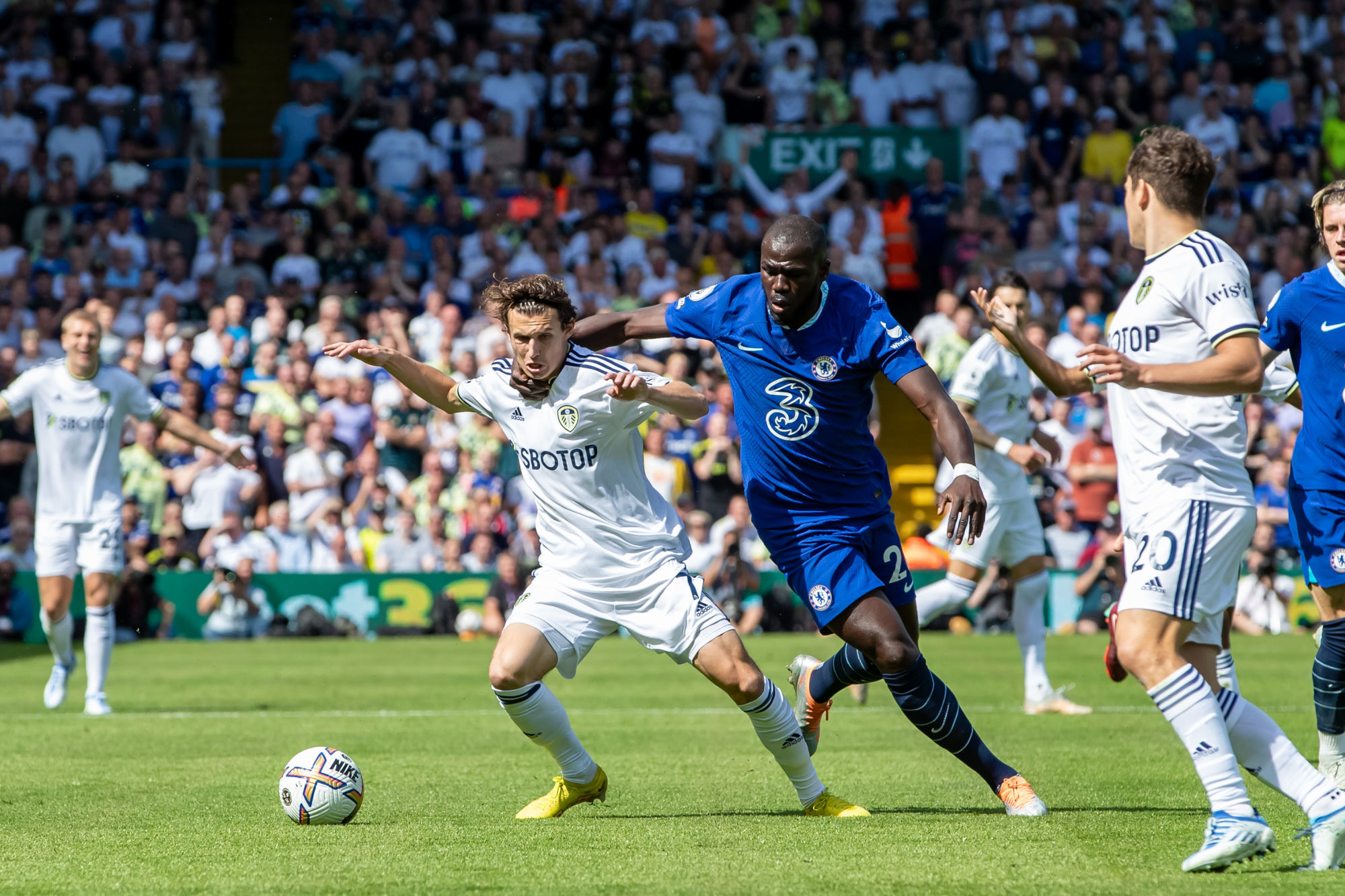 Leeds United sort le grand jeu face à Chelsea, Brighton l'emporte à ...