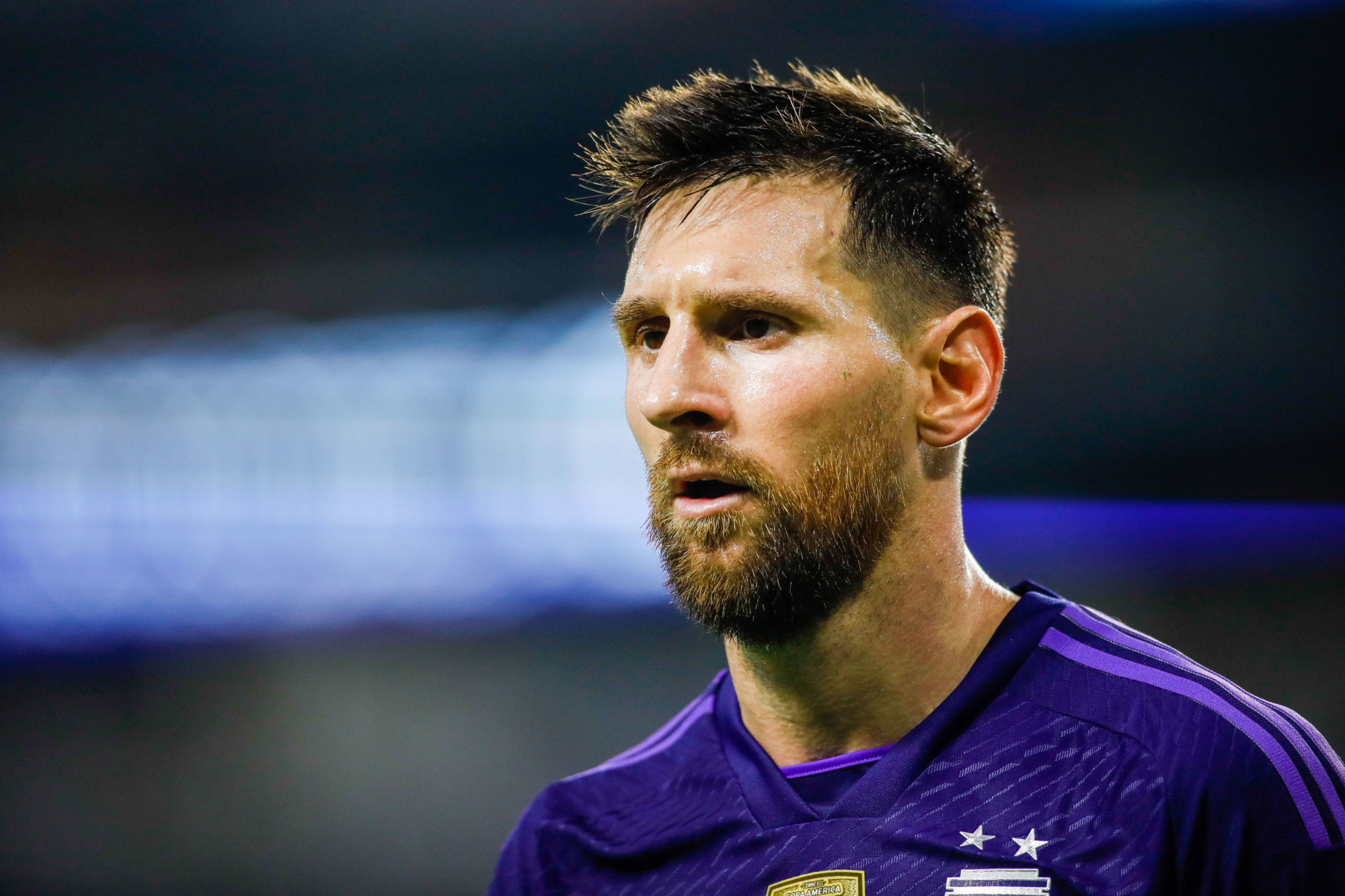 Messi bousculé par des agents de sécurité pour un autographe ! - Sport.fr