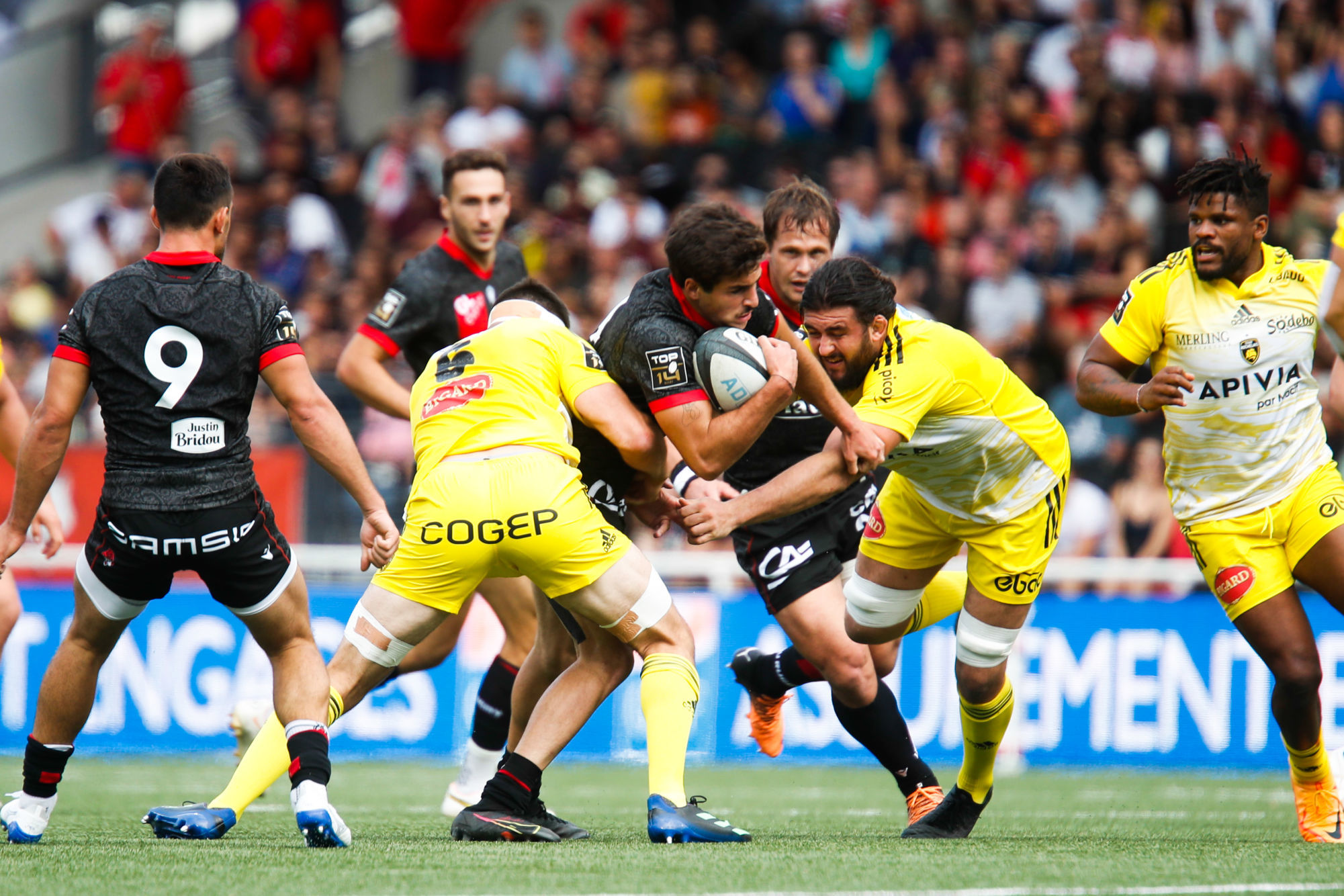 Le Stade Rochelais s'impose de justesse sur le terrain du LOU rugby ...