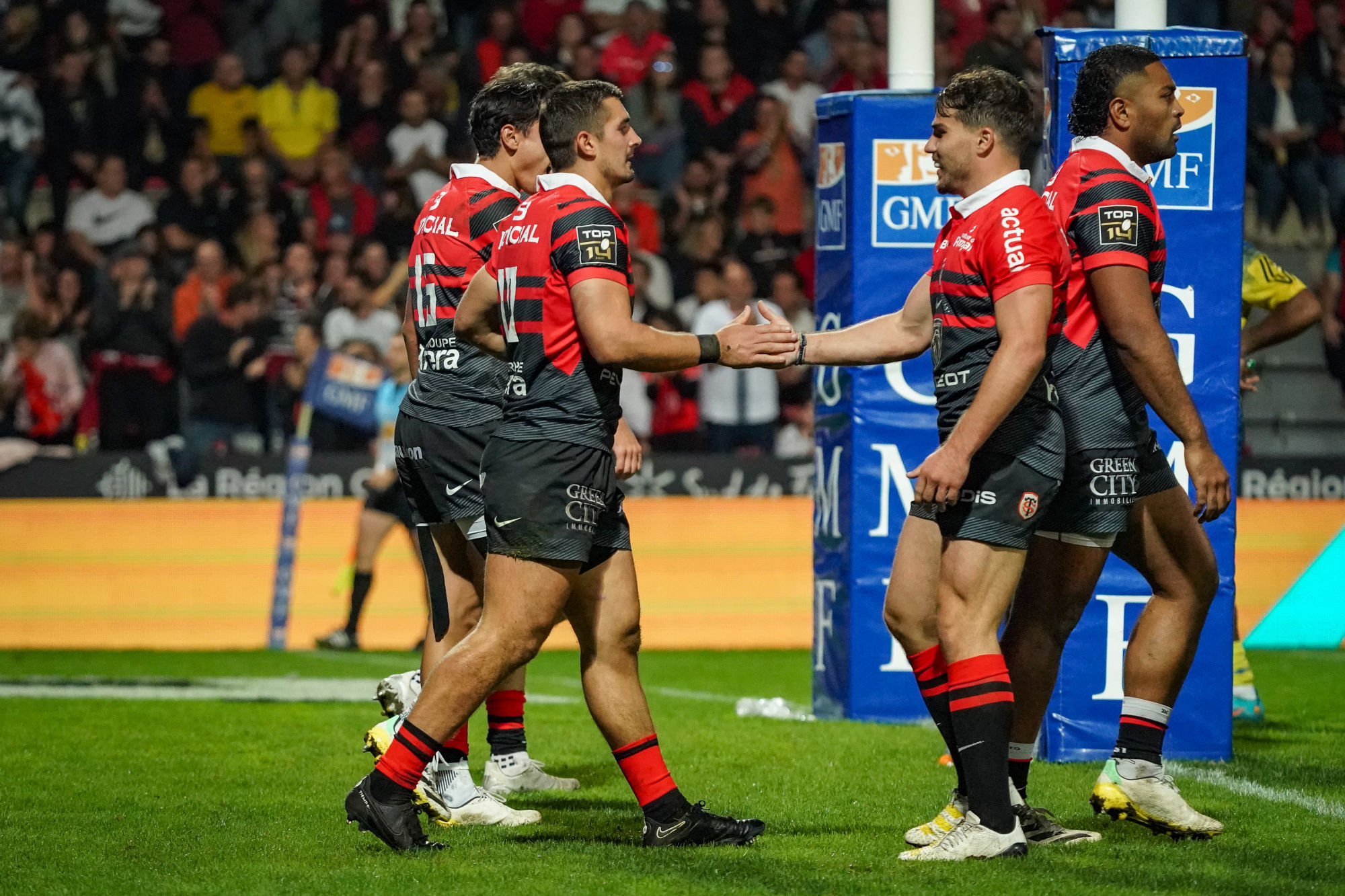 Top 14 : le Stade Toulousain écrase Clermont et s'envole au classement ...