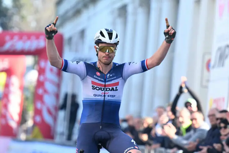 Cyclisme : Victoire de Rémi Cavagna sur la première étape de la Semaine ...