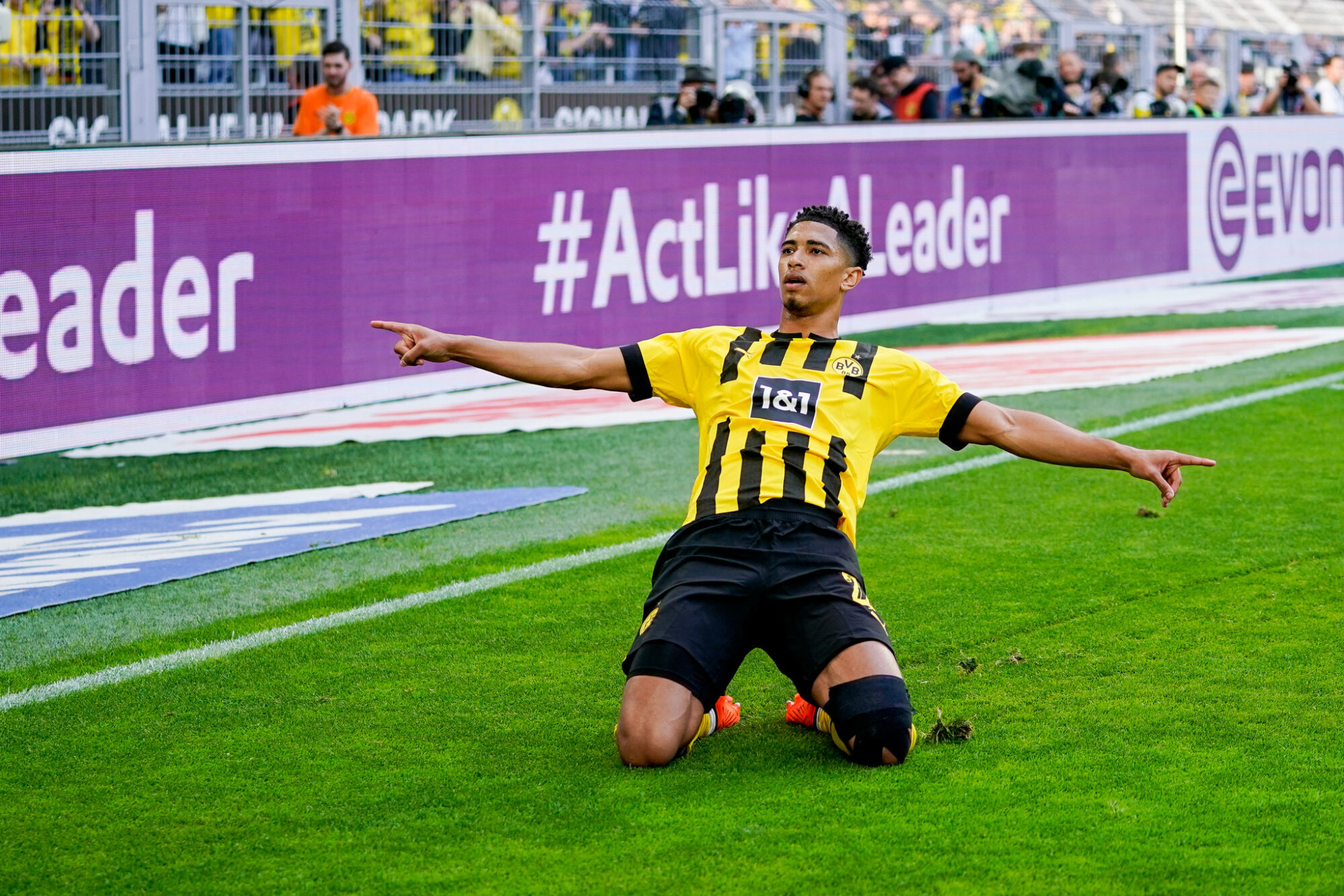 Jude Bellingham signe au Real Madrid ! (Officiel) - Sport.fr