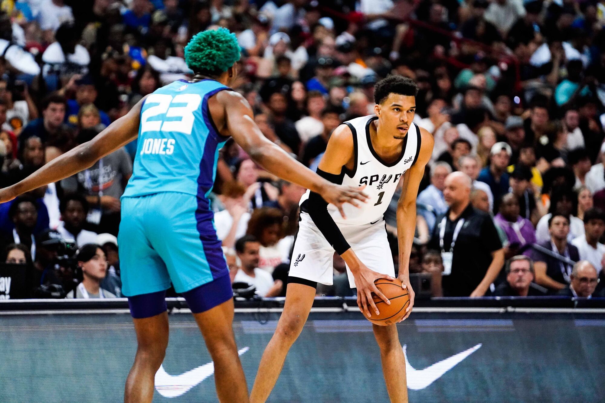 NBA : Wembanyama ne fait pas le poids, mais ça doit continuer comme ça ...