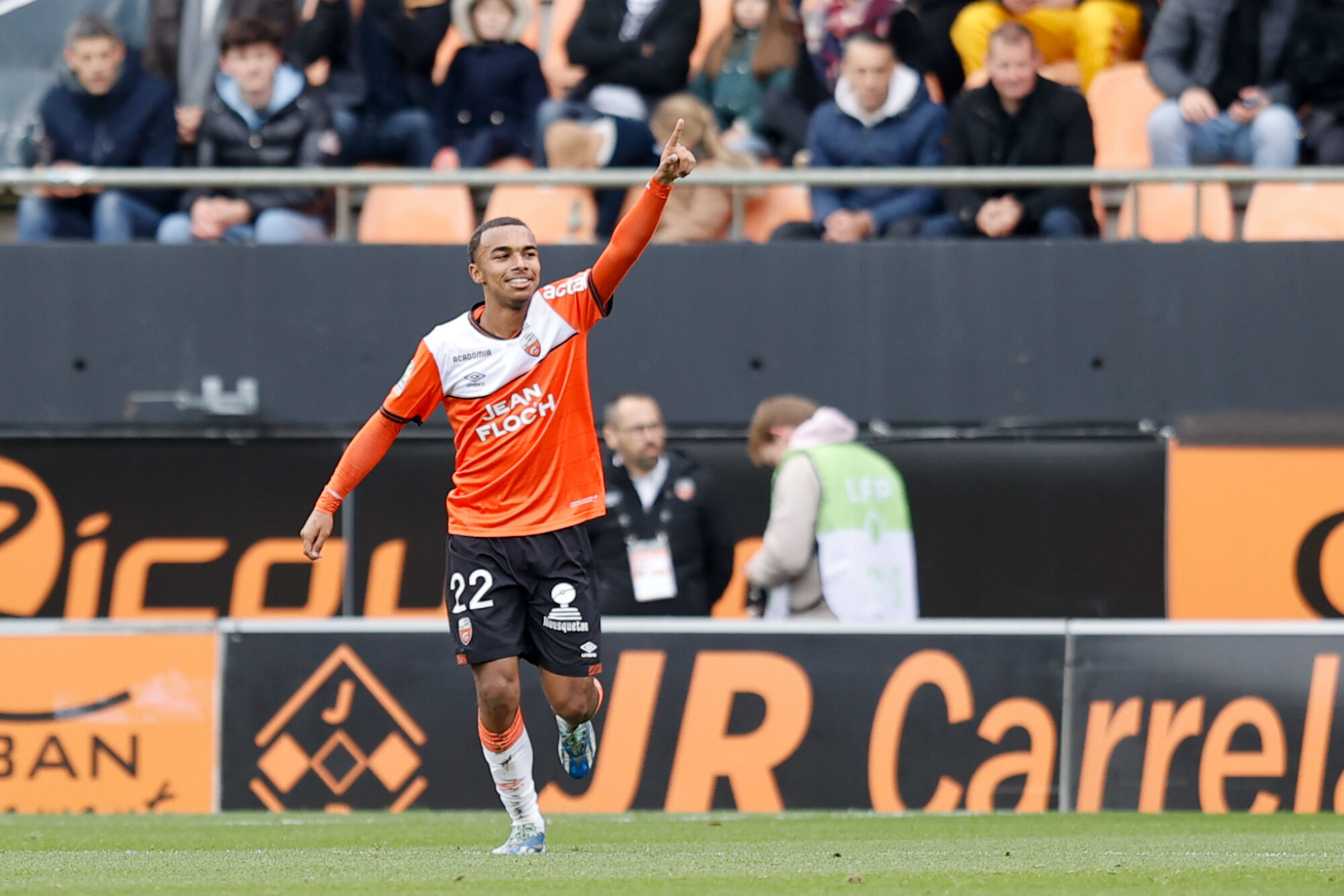 FC Lorient : convoité, Eli Junior Kroupi garde la tête chez les Merlus - Sport.fr