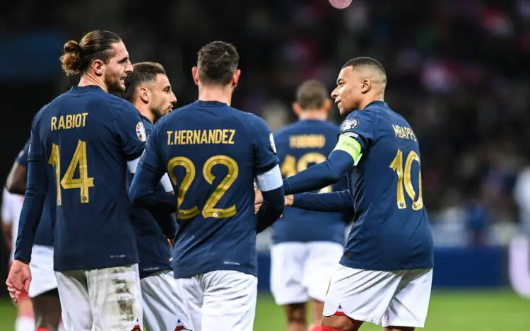 Voici le nouveau maillot de l'Equipe de France pour l'Euro 2024 ! - Sport.fr