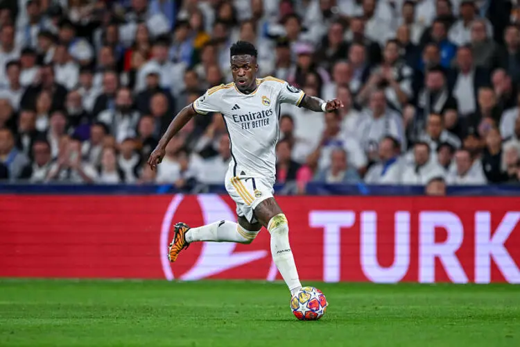 Même pour 200 millions d'euros et la concurrence de Mbappé, Vinicius Jr reste fidèle au Real ...