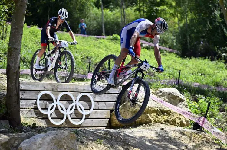 JO 2024 VTT : Le Français Victor Koretzky en argent derrière l ...